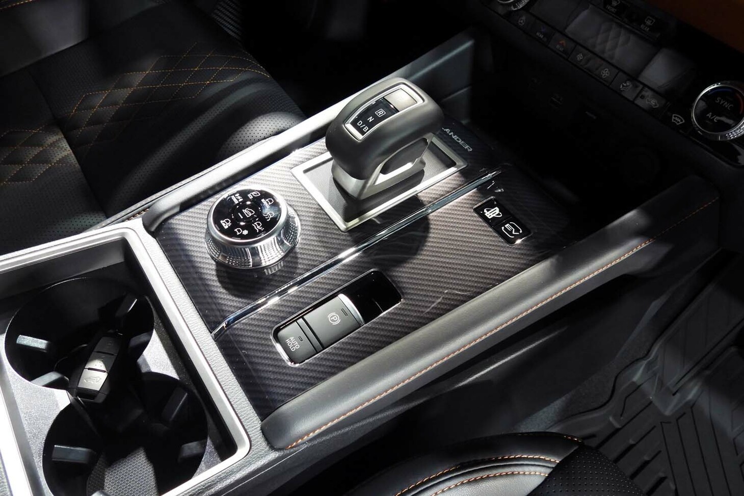 三菱アウトランダーPHEV ACTIVE FIELD（アクティブフィールド） 内装・外装など34枚 【画像・写真】 - webCG