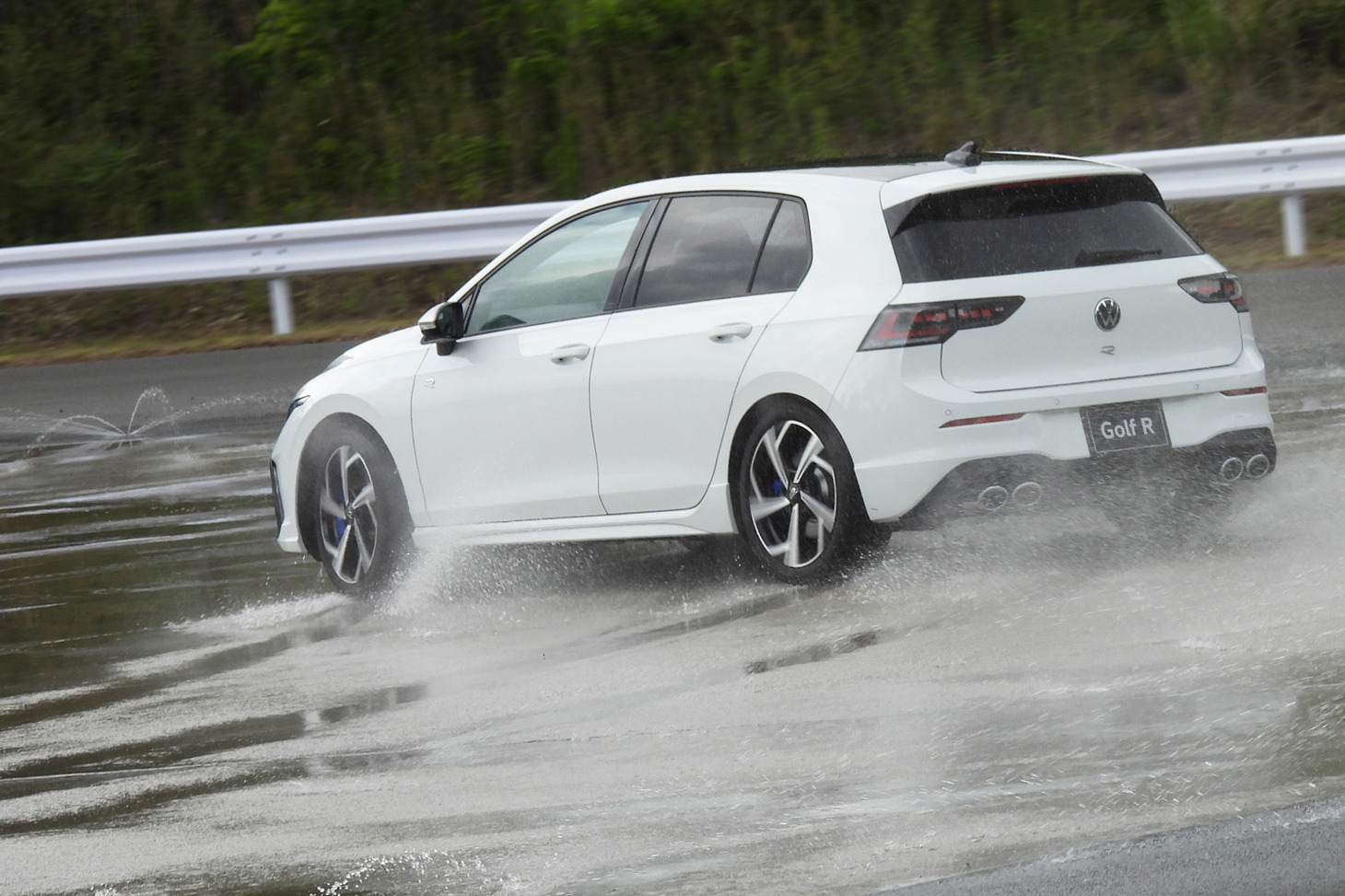 フォルクスワーゲン・ゴルフRヴァリアント／ゴルフR／ゴルフGTI【試乗記】 の画像26枚 - webCG