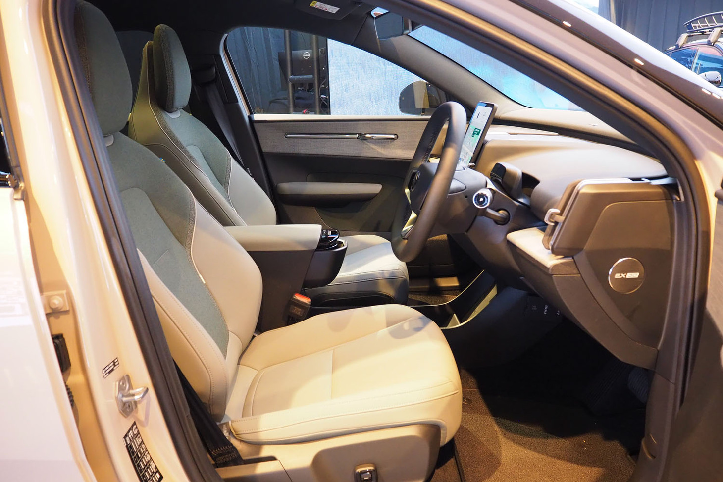 ボルボEX30クロスカントリー 内装・外装など80枚 【画像・写真】 - webCG