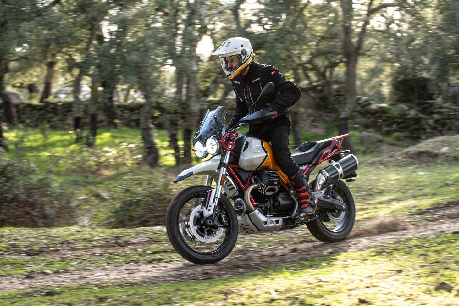 モト・グッツィV85 TT／V85 TTトラベル／V85 TT 100周年記念スペシャルエディション 内装・外装など32枚 【画像・写真】 - webCG