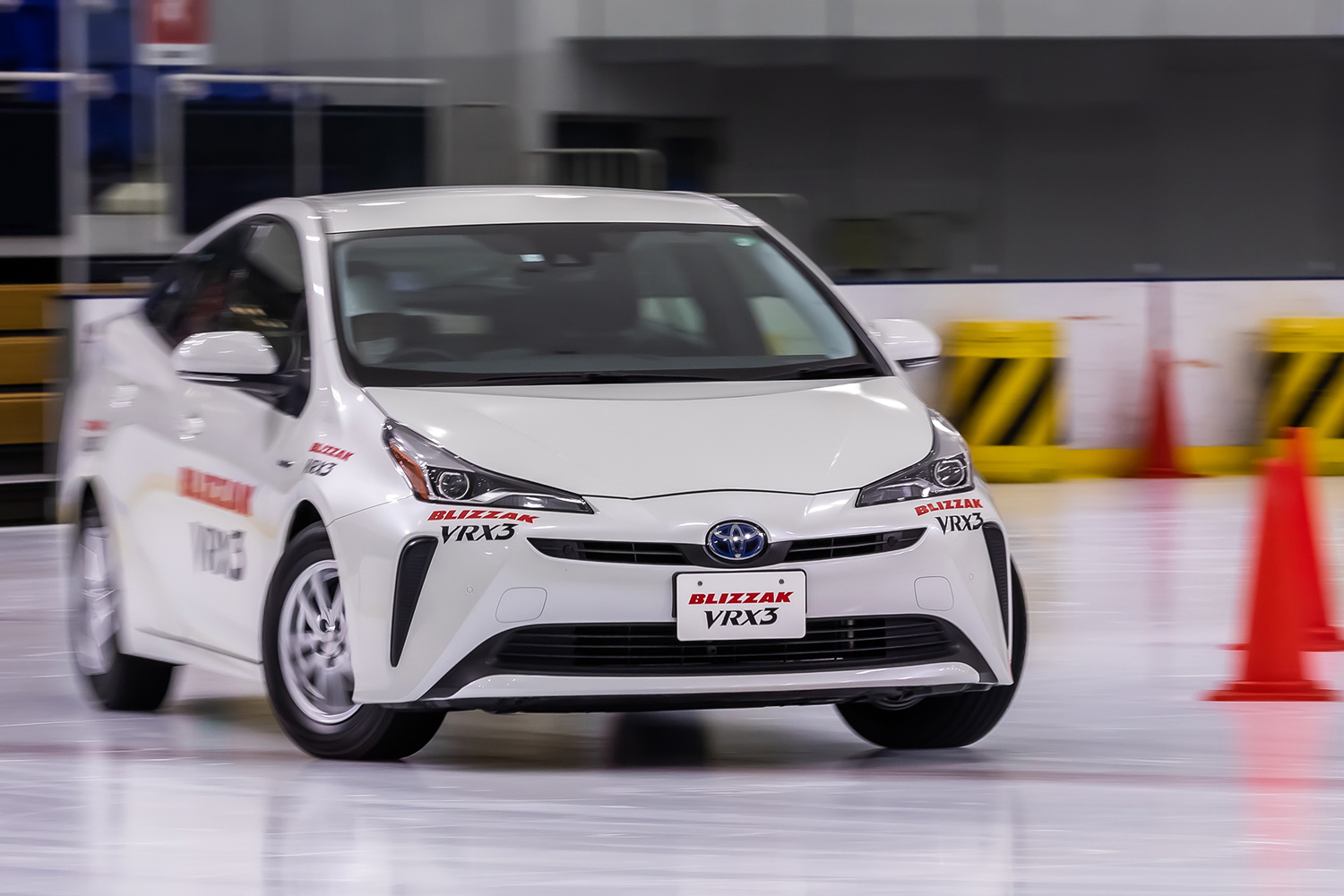 触れて実感 走って納得！ BRIDGESTONE BLIZZAK VRX3の真価と実力 【2022-2023 Winter webCGタイヤセレクション＜AD＞】 - webCG