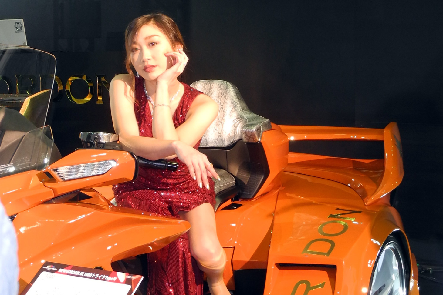 【東京オートサロン2023】 コンパニオン名鑑（その16） ビジュアル23枚 【画像・写真】 - webCG