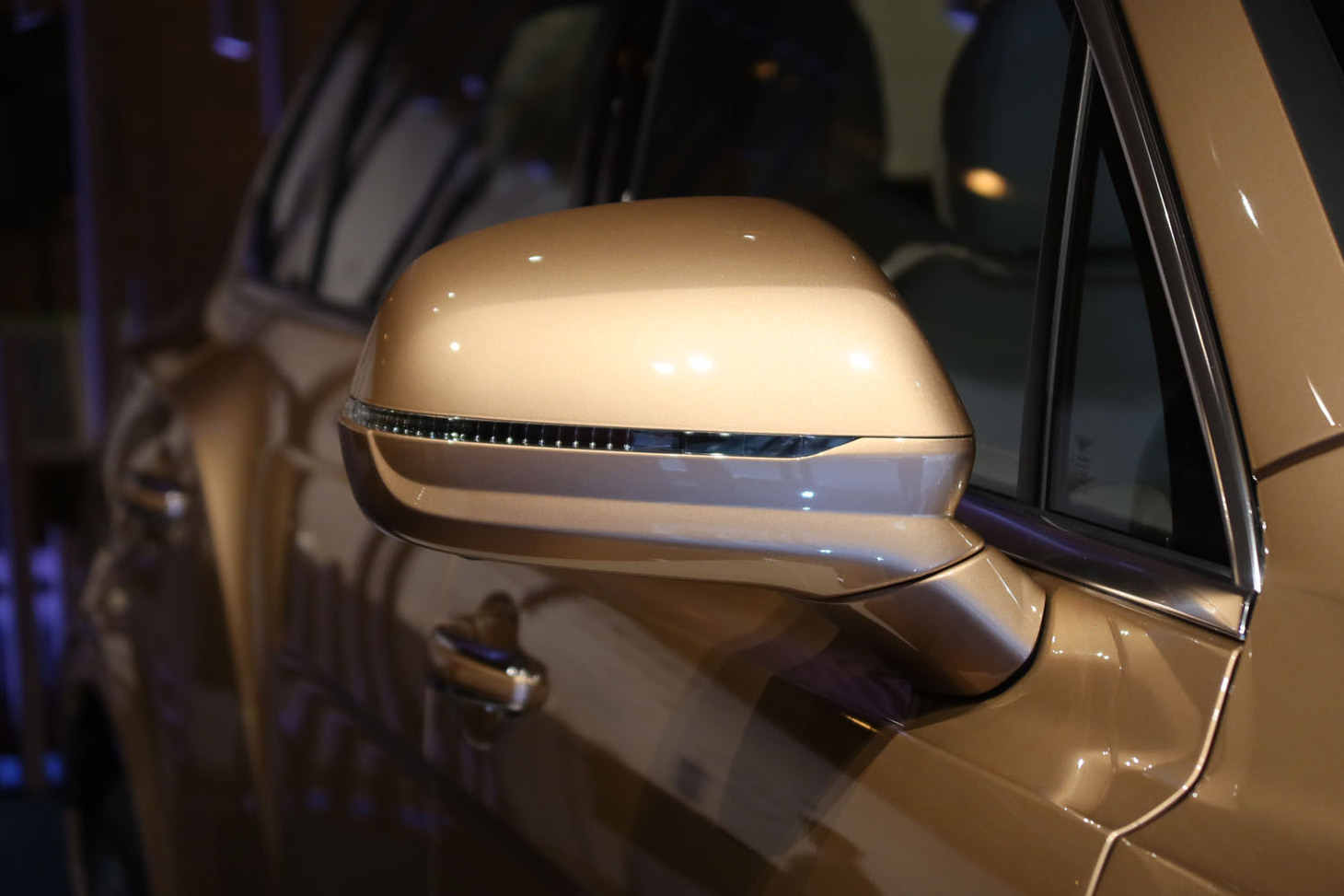 ベントレー・ベンテイガEWBアズール ファーストエディション 内装・外装など65枚 【画像・写真】 - webCG