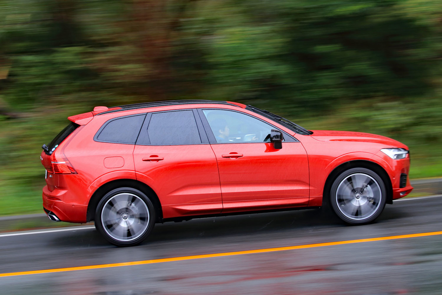 ボルボXC60 B6 AWD R-DESIGN（4WD/8AT）／V60 B5 R-DESIGN（FF/8AT）【試乗記】 の画像18枚 - webCG