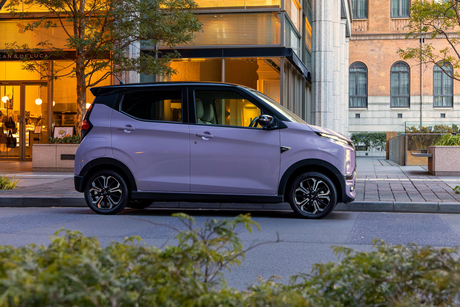 小さなクルマで大満足 三菱eKクロスEVの魅力に迫る 【できる軽でもっといいカーライフ 三菱eKクロスEVで行こう＜AD＞】 - webCG