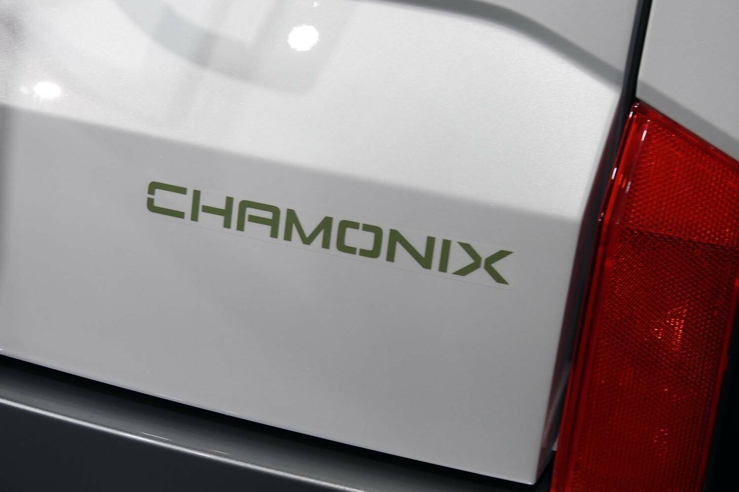 三菱デリカD：5 CHAMONIX SNOW GEAR（シャモニースノーギア） 内装・外装など39枚 【画像・写真】 - webCG