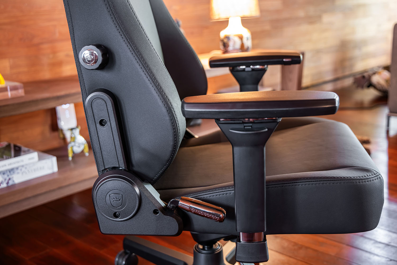 noblechairs｜EPIC - Mercedes-AMG PETRONAS F1 Team - 2021 EDITION 【そのゲーミングチェアにドイツのこだわりが宿る＜AD＞】 - webCG