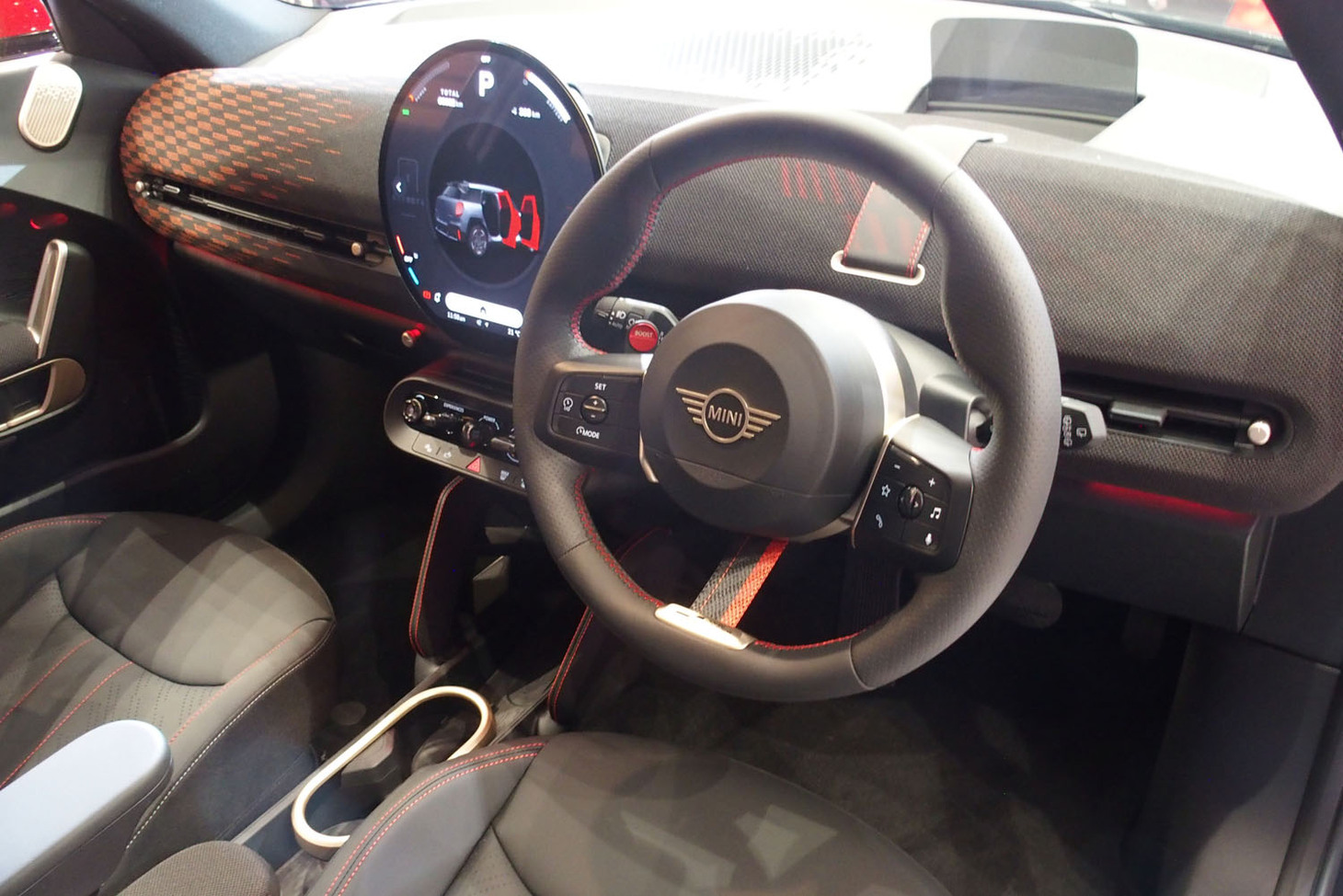 MINIジョンクーパーワークスE／ジョンクーパーワークス エースマンE 内装・外装など124枚 【画像・写真】 - webCG