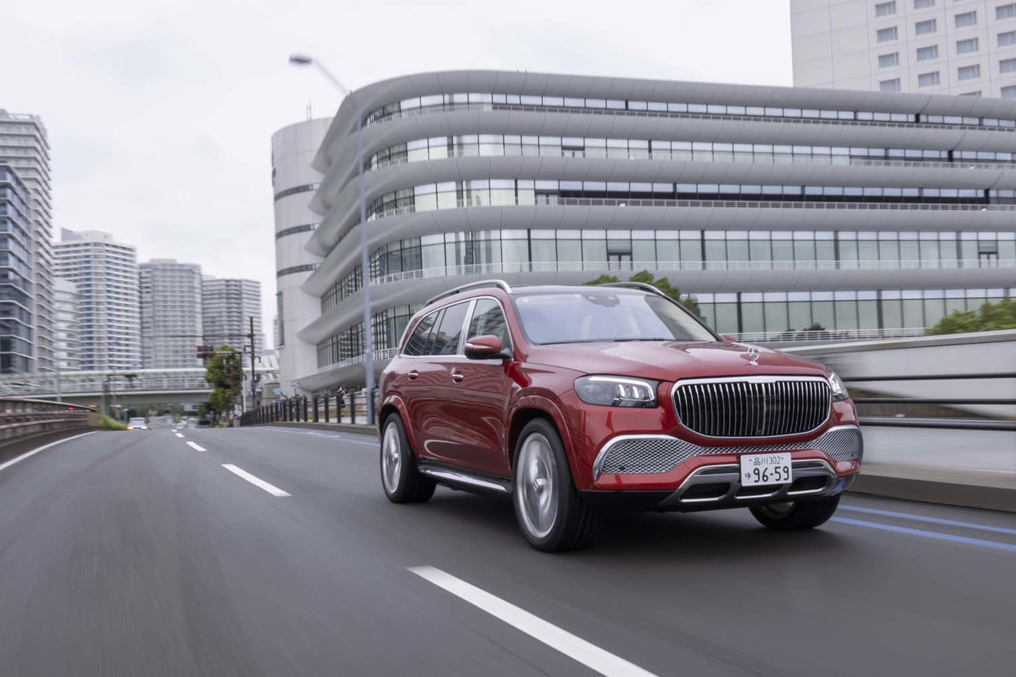 メルセデス・マイバッハGLS600 4MATIC（4WD/9AT）【試乗記】 隣のクルマが小さく見えます - webCG