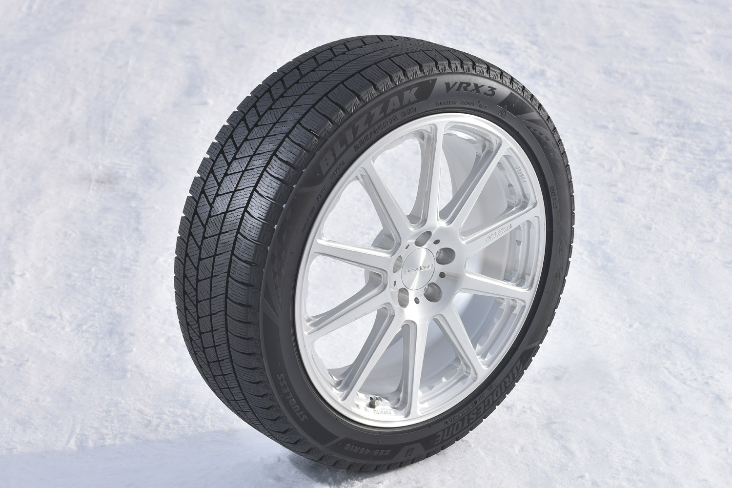 SUVサイズも登場！ 「ブリヂストン・ブリザックVRX3」の強さの秘訣に迫る 【キーマンが語るBRIDGESTONE BLIZZAK VRX3の真価＜AD＞】 - webCG