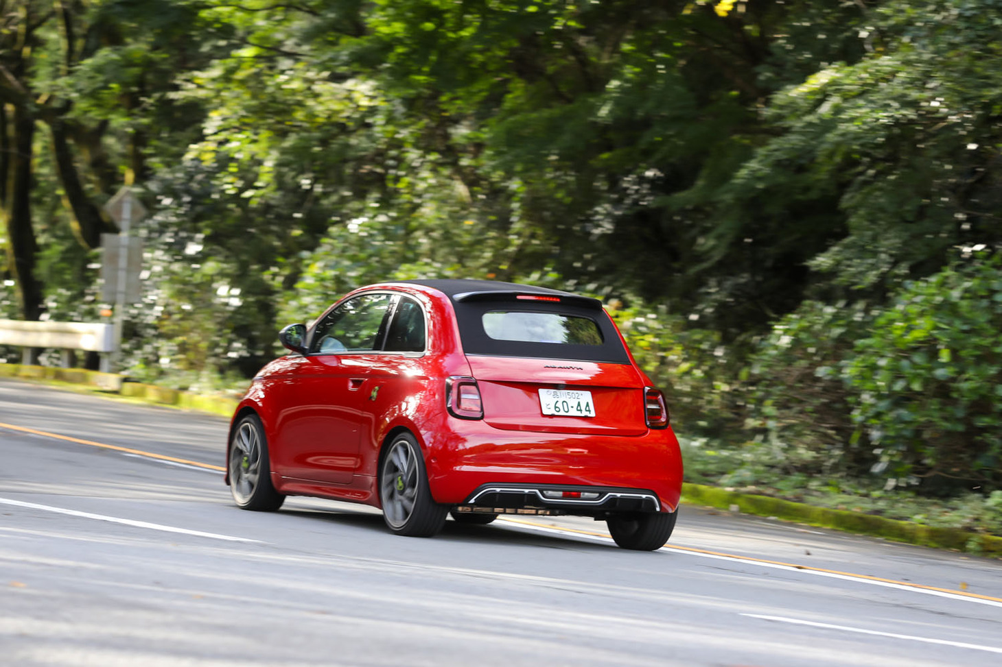 アバルト500eツーリスモ カブリオレ（前編） の画像13枚 - webCG