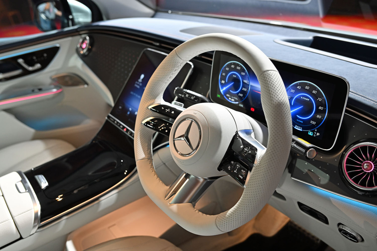 メルセデス・ベンツEQE SUV 内装・外装など16枚 【画像・写真】 - webCG