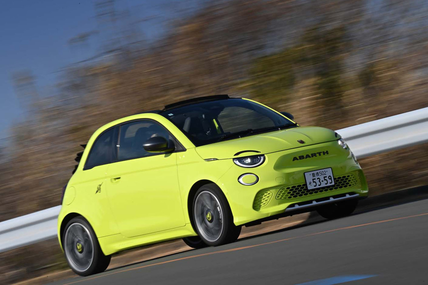 ディフェンダー130アウトバウンド（4WD/8AT）／フィアット・ドブロ（FF/8AT）／アバルト500eツーリスモ カブリオレ（FWD）【試乗記】 【JAIA輸入車試乗会2024】 - webCG