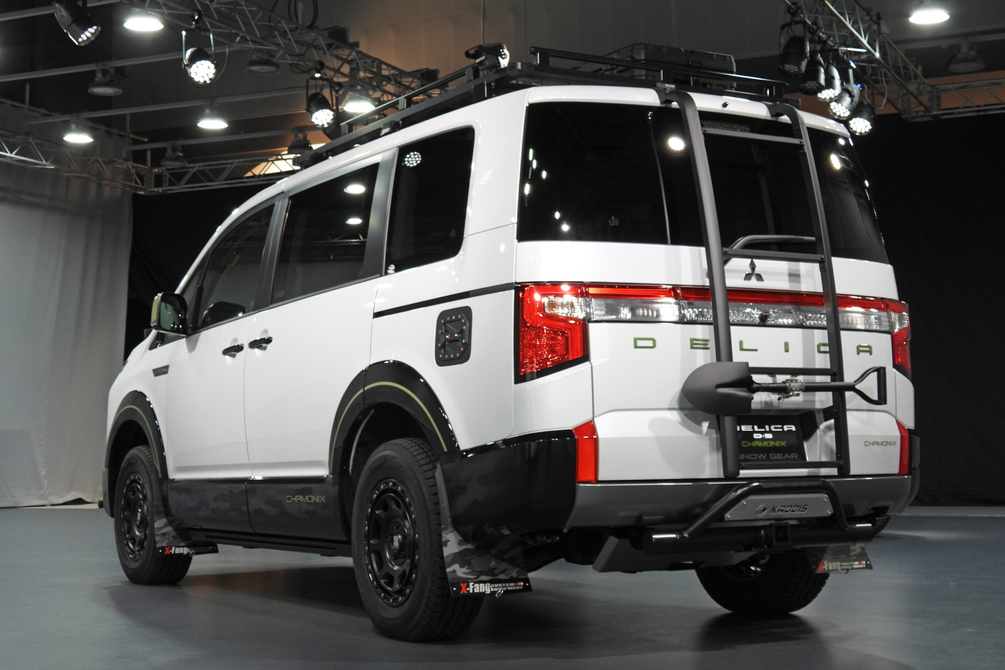 三菱デリカD：5 CHAMONIX SNOW GEAR（シャモニースノーギア） 内装・外装など39枚 【画像・写真】 - webCG