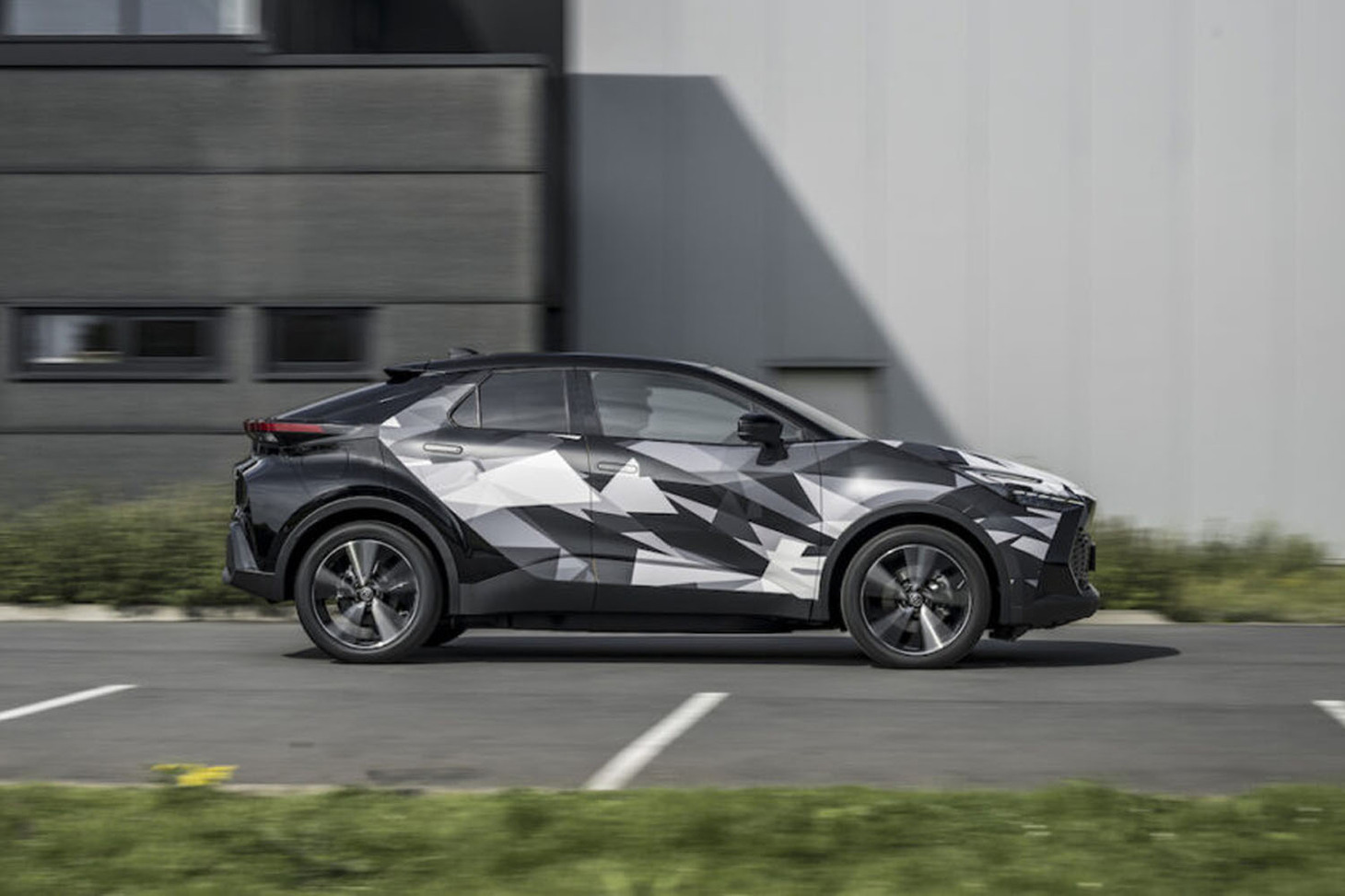 【ニュース】新型「トヨタC-HR」に乗ってみた！ の画像5枚 - webCG