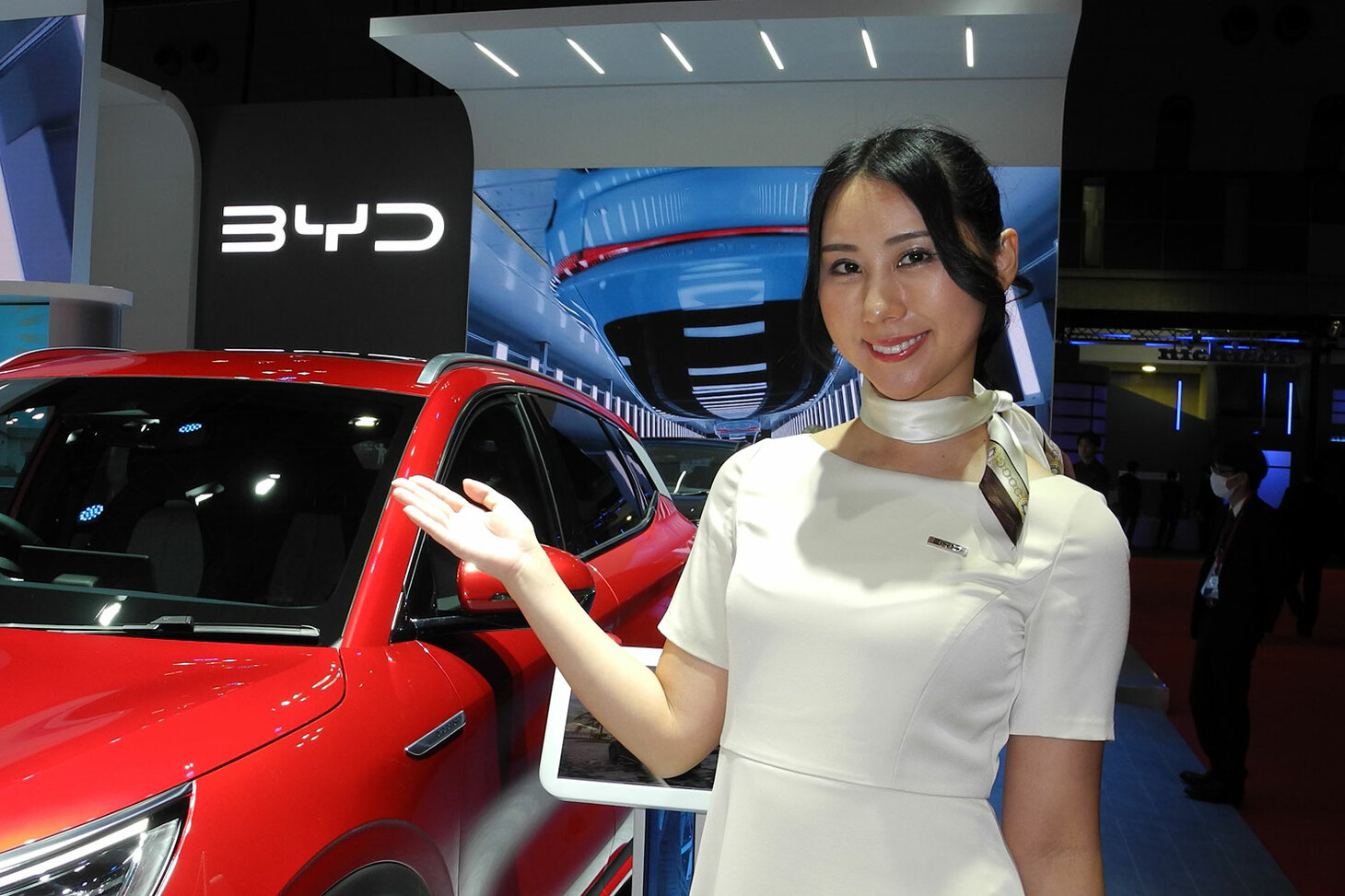 【ジャパンモビリティショー2023】コンパニオン（BYDブース） ビジュアル26枚 【画像・写真】 - webCG