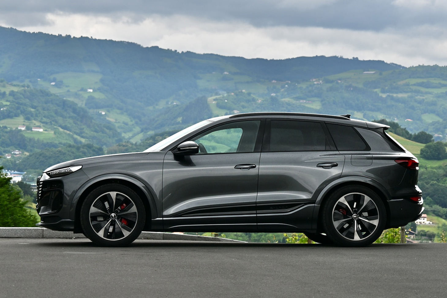 アウディQ6 e-tronクワトロ（4WD）／SQ6 e-tron（4WD）【海外試乗記】 の画像22枚 - webCG