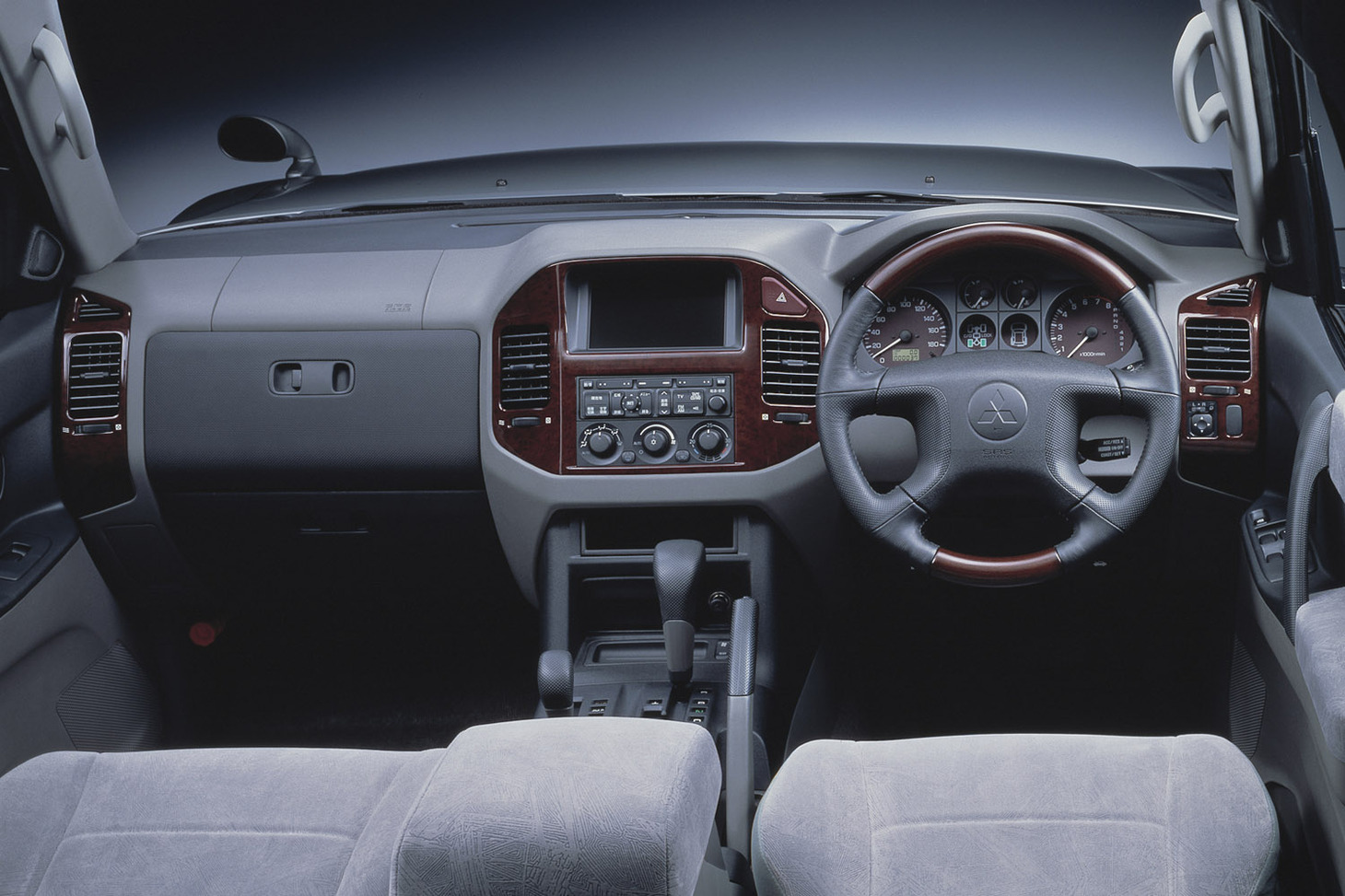 三菱パジェロ」が復活”は本当？ 2026年以降に発売か の画像15枚 - webCG