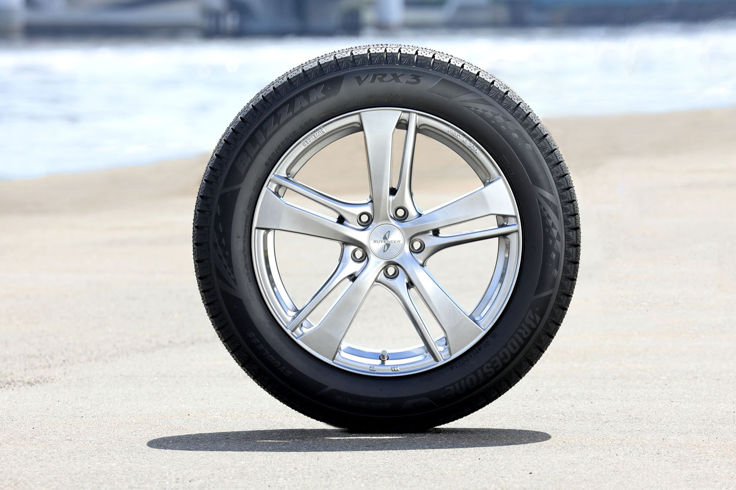 触れて実感 走って納得！ BRIDGESTONE BLIZZAK VRX3の真価と実力 【2022-2023 Winter webCGタイヤセレクション＜AD＞】 - webCG