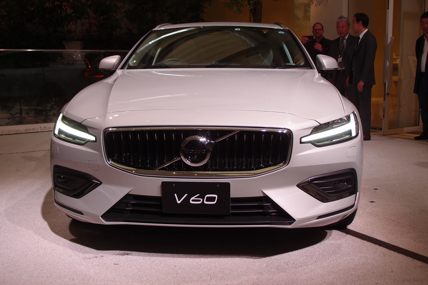 新型「ボルボV60」の発表会場から 内装・外装など18枚 【画像・写真】 - webCG
