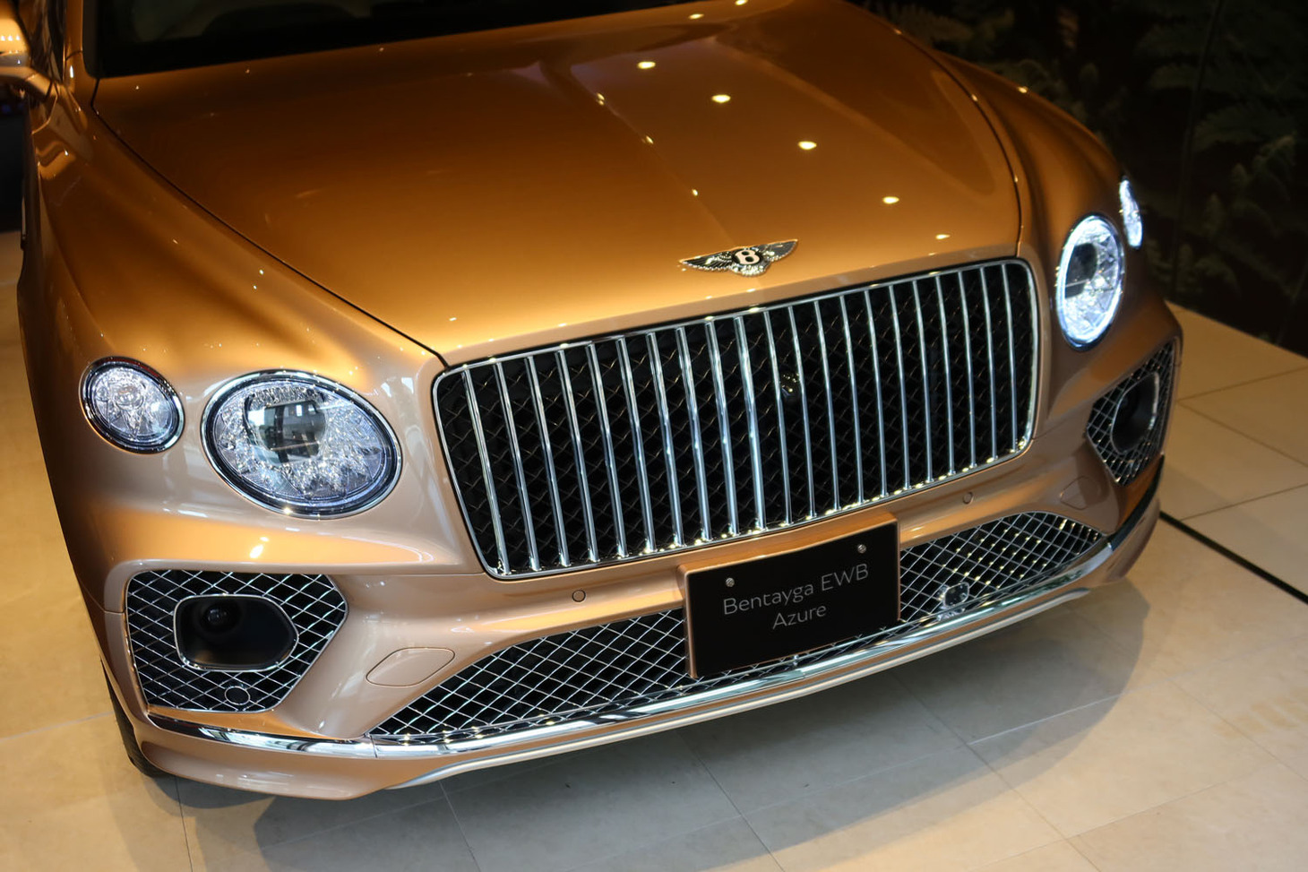 ベントレー・ベンテイガEWBアズール ファーストエディション 内装・外装など65枚 【画像・写真】 - webCG
