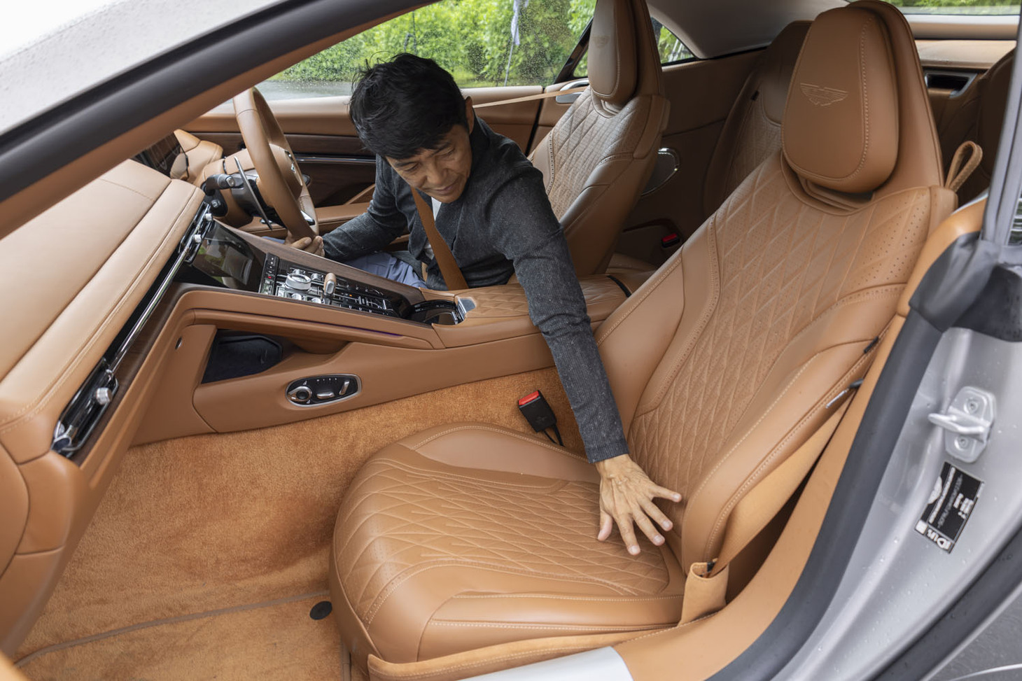 アストンマーティンDB12ヴォランテ（前編） の画像12枚 - webCG