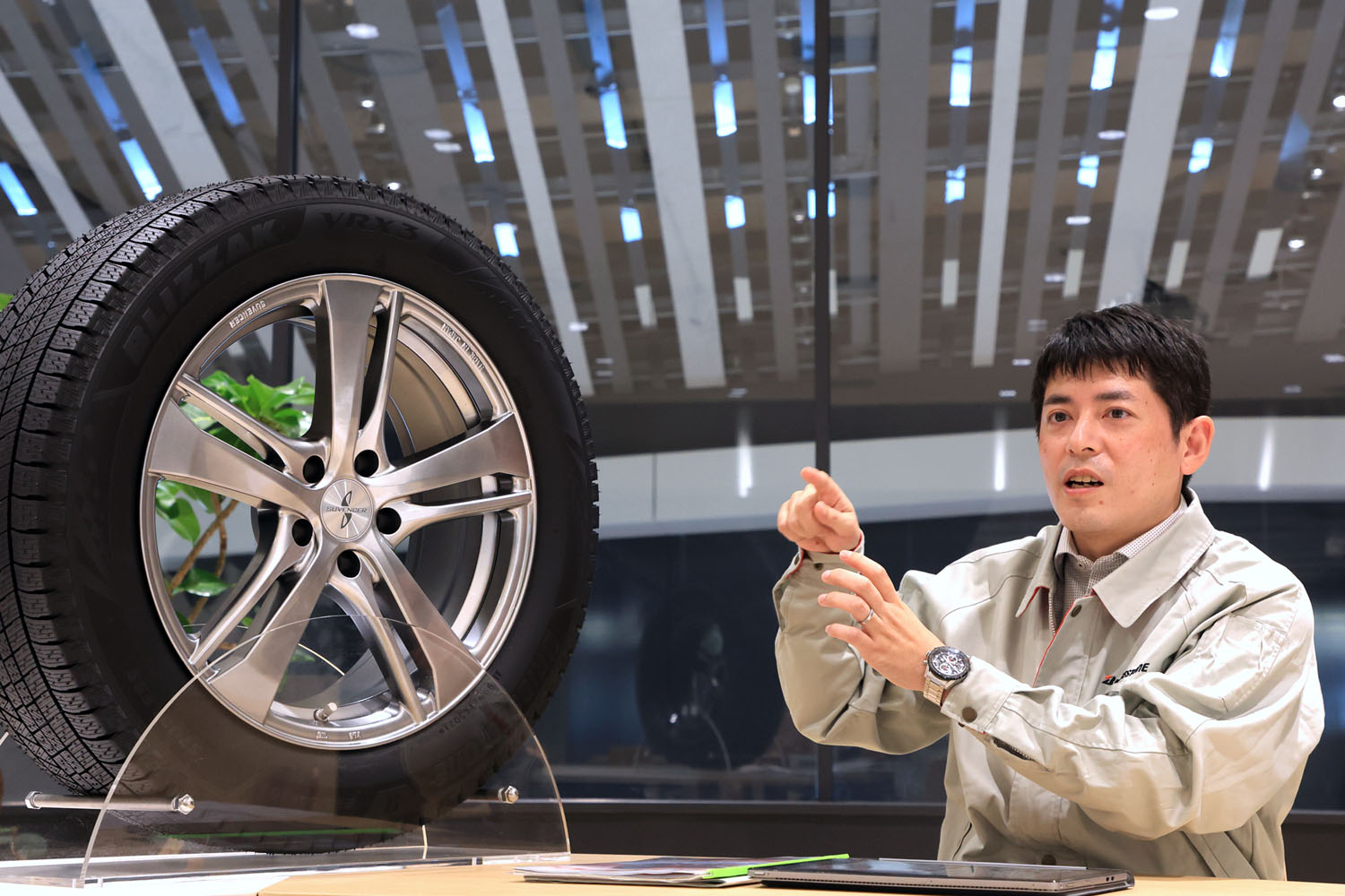 SUVサイズも登場！ 「ブリヂストン・ブリザックVRX3」の強さの秘訣に迫る 【キーマンが語るBRIDGESTONE BLIZZAK VRX3の真価＜AD＞】 - webCG