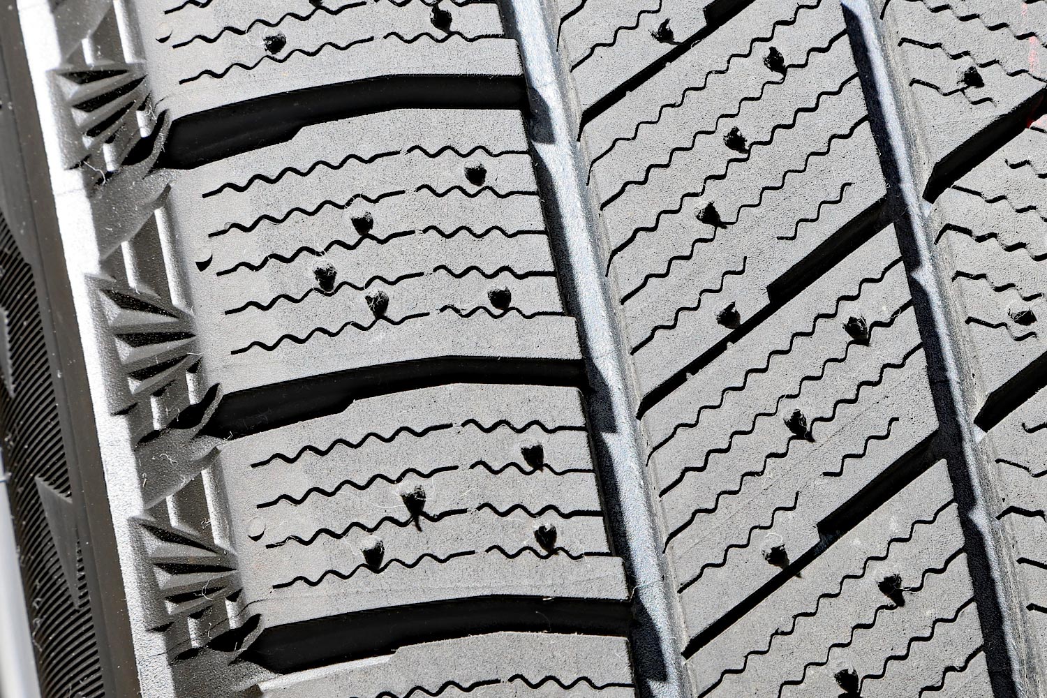 SUVサイズも登場！ 「ブリヂストン・ブリザックVRX3」の強さの秘訣に迫る 【キーマンが語るBRIDGESTONE BLIZZAK VRX3の真価＜AD＞】 - webCG