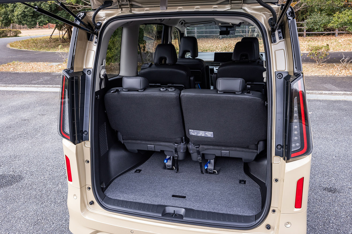 日産セレナe-4ORCEハイウェイスターV（4WD）【試乗記】 の画像19枚 - webCG