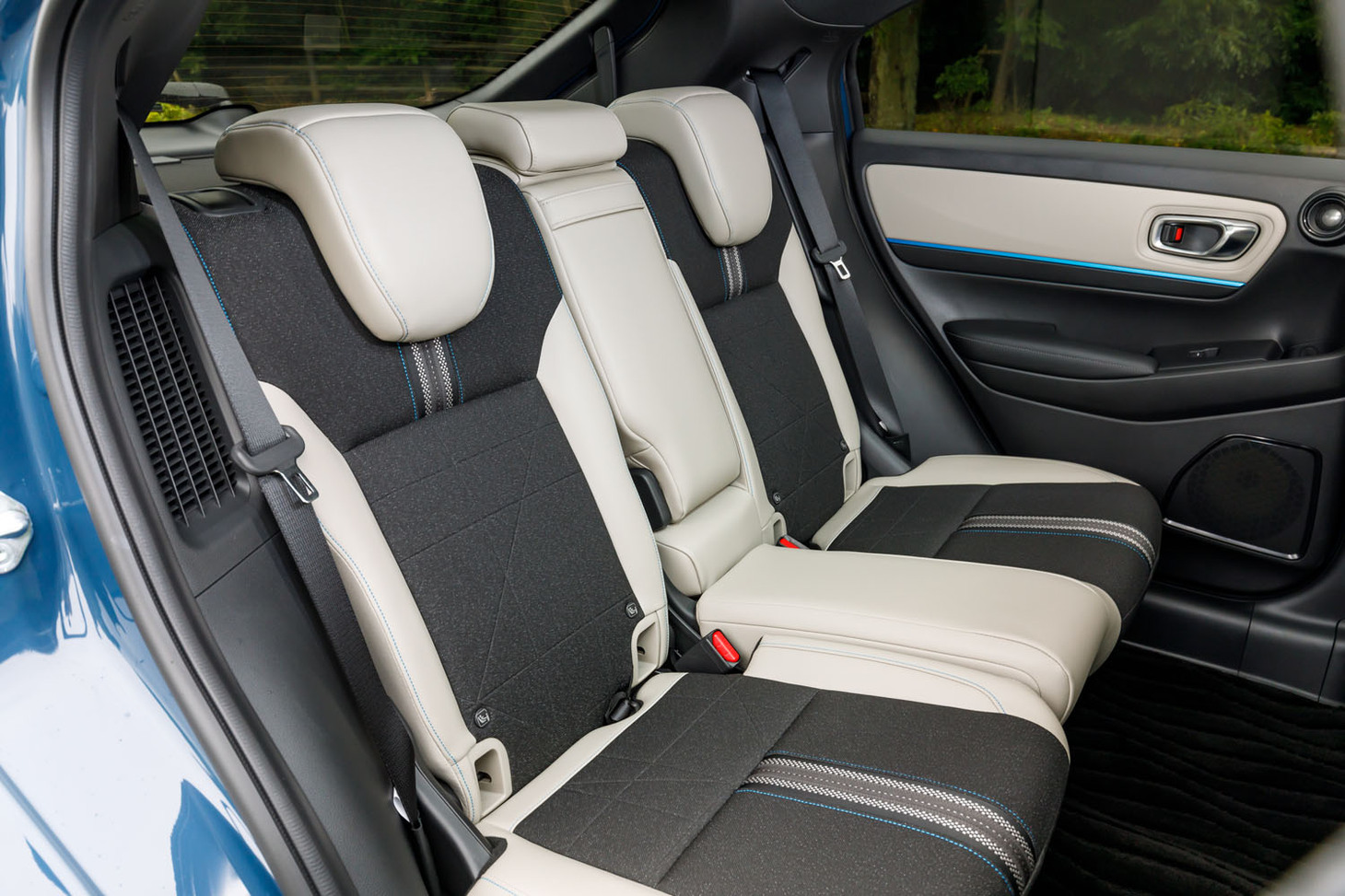 ホンダ・ヴェゼルe：HEV Z PLaYパッケージ（4WD）【試乗記】 の画像17枚 - webCG