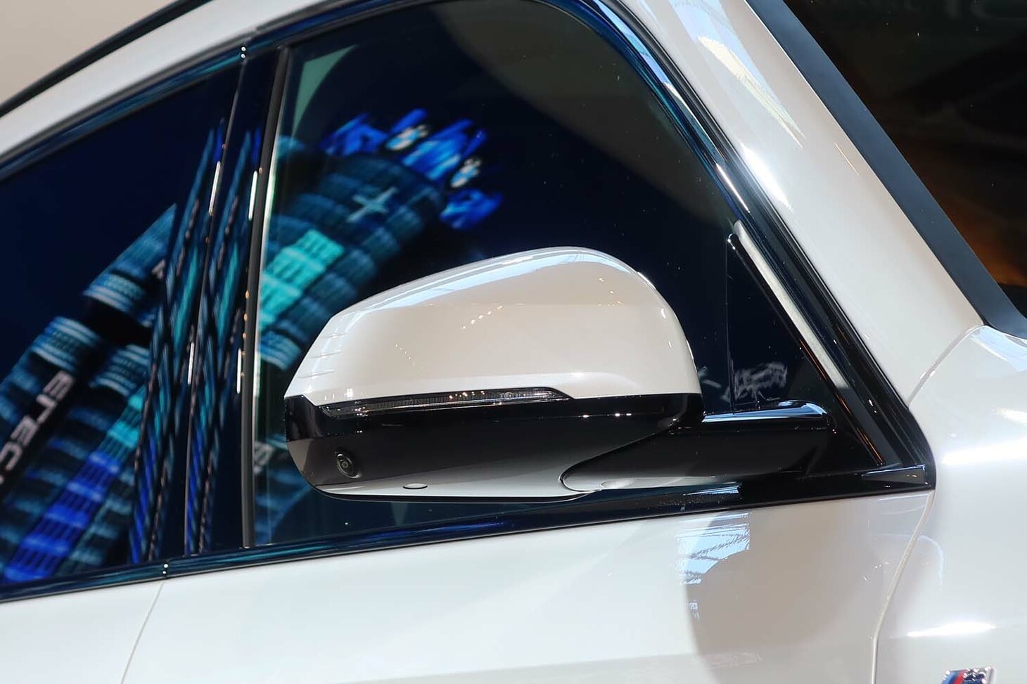 BMWの新たなフル電動SUV「iX1」発表会の会場から 内装・外装など44枚 【画像・写真】 - webCG