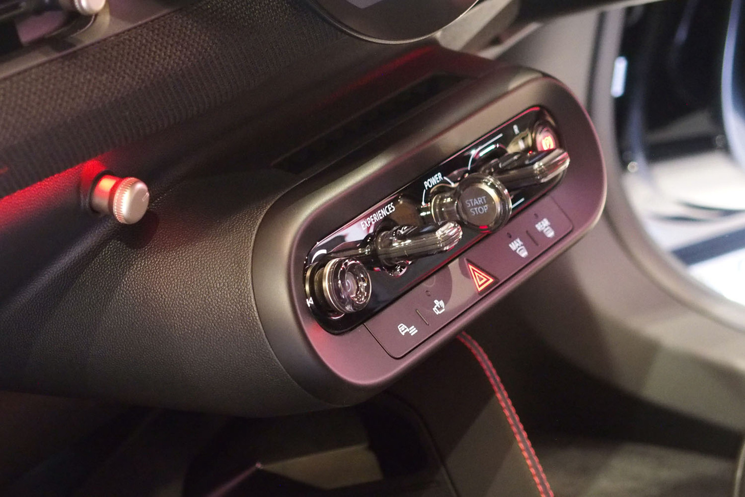 MINIジョンクーパーワークスE／ジョンクーパーワークス エースマンE 内装・外装など124枚 【画像・写真】 - webCG