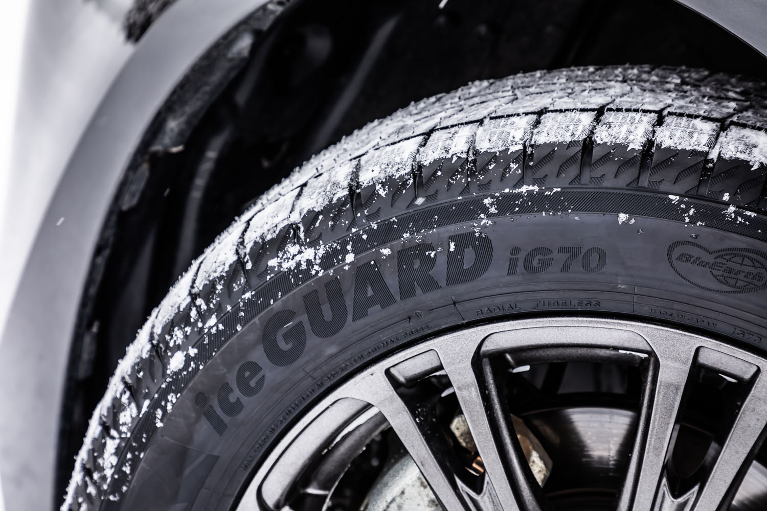 YOKOHAMA iceGUARD 7の歴代最強性能は氷上・雪上だけではなかった 【2022-2023 Winter webCGタイヤセレクション＜AD＞】 - webCG