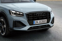 「アウディQ2」に黒いアクセントが目を引く限定車「ブラックスタイルプラス」が登場 【ニュース】 - webCG