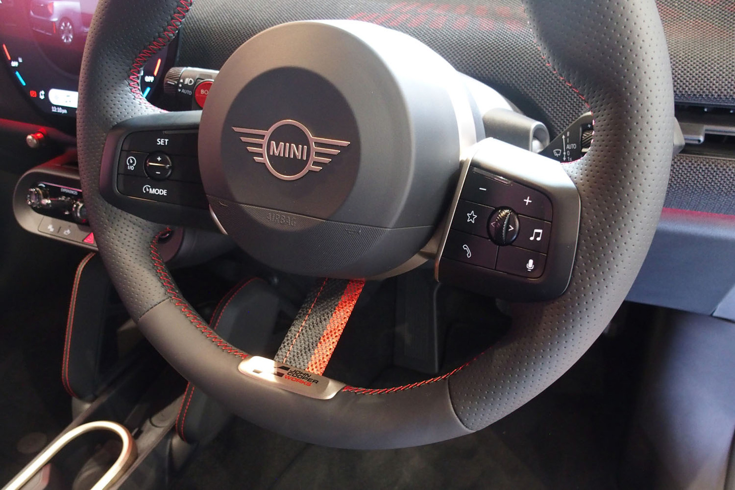 MINIジョンクーパーワークスE／ジョンクーパーワークス エースマンE 内装・外装など124枚 【画像・写真】 - webCG