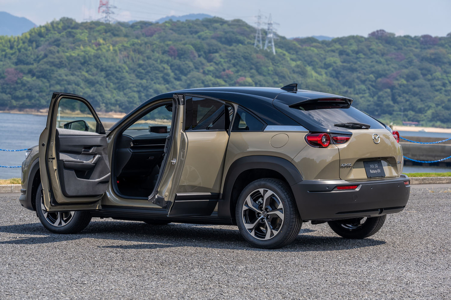 マツダMX-30ロータリーEV／MX-30ロータリーEVエディションR 内装・外装など35枚 【画像・写真】 - webCG