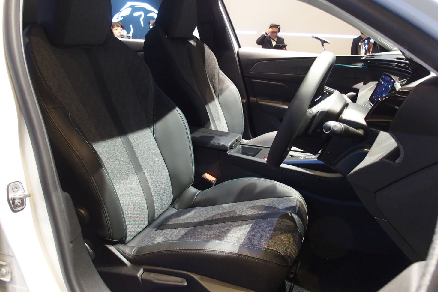 プジョー408 内装・外装など66枚 【画像・写真】 - webCG