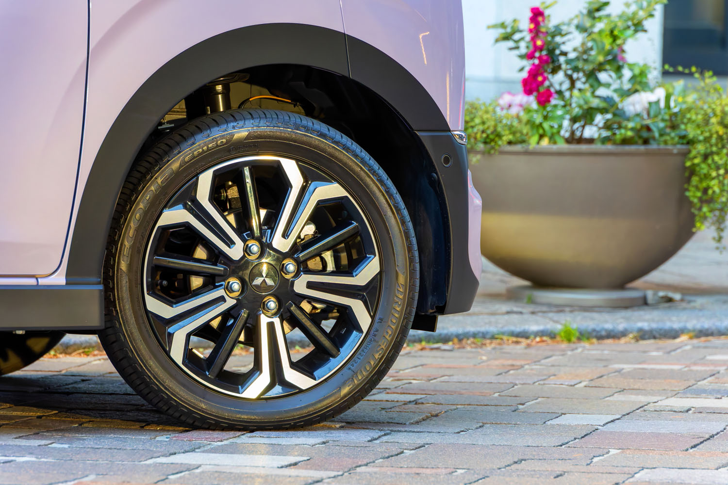 小さなクルマで大満足 三菱eKクロスEVの魅力に迫る 【できる軽でもっといいカーライフ 三菱eKクロスEVで行こう＜AD＞】 - webCG