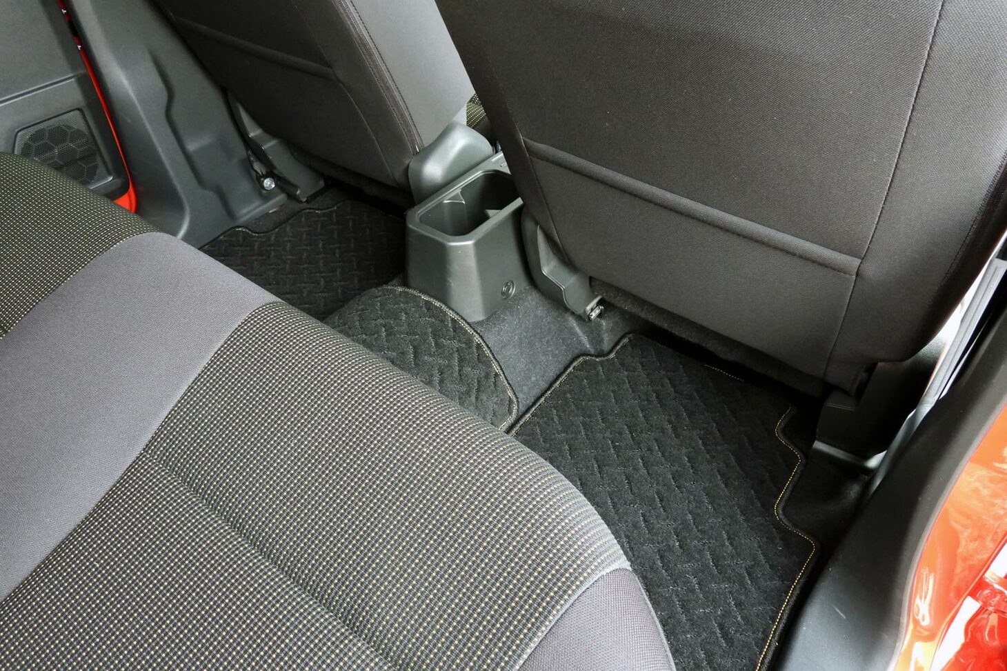 スズキ・ジムニー ノマド 内装・外装など104枚 【画像・写真】 - webCG