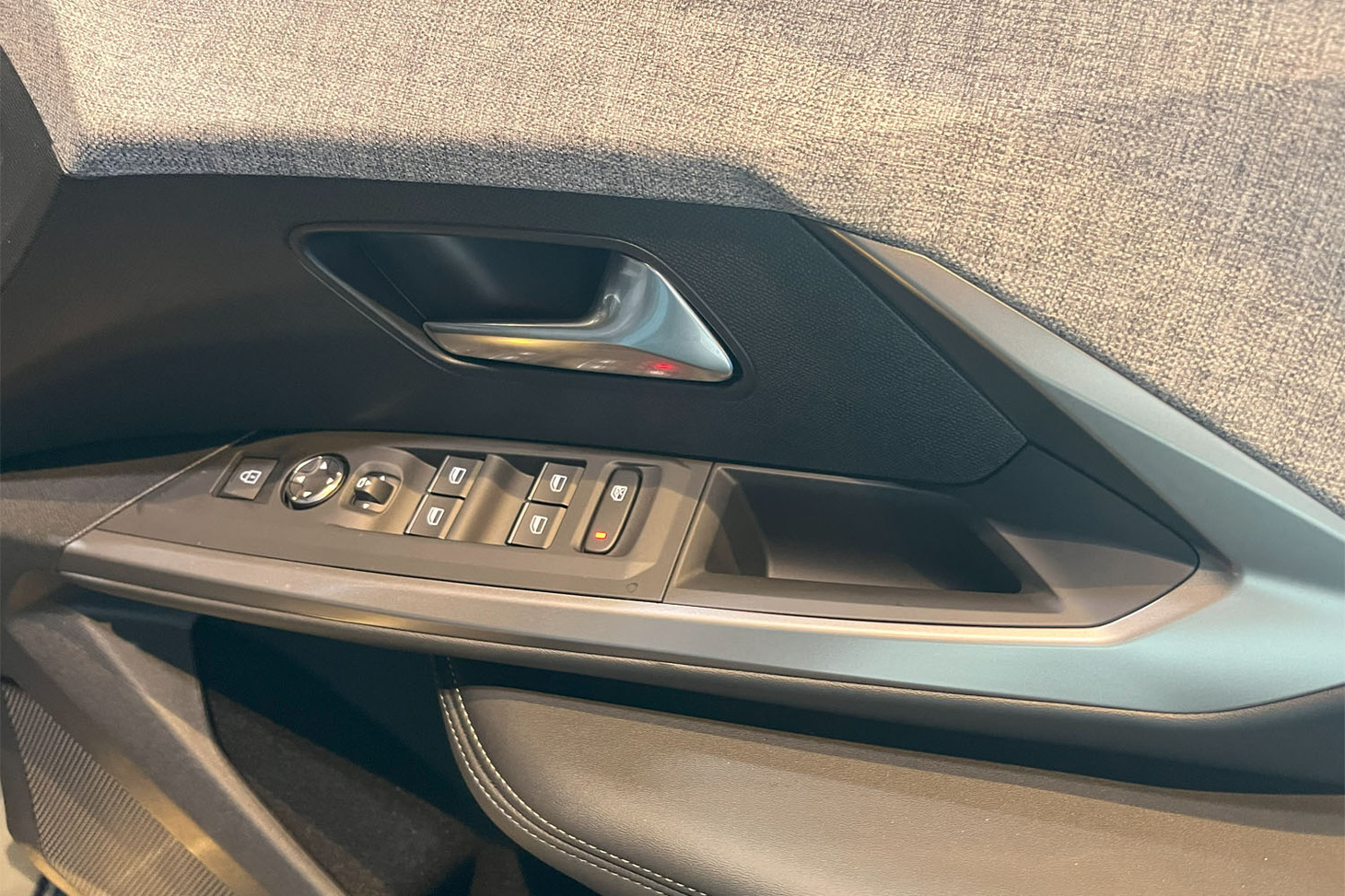 プジョー3008 内装・外装など83枚 【画像・写真】 - webCG