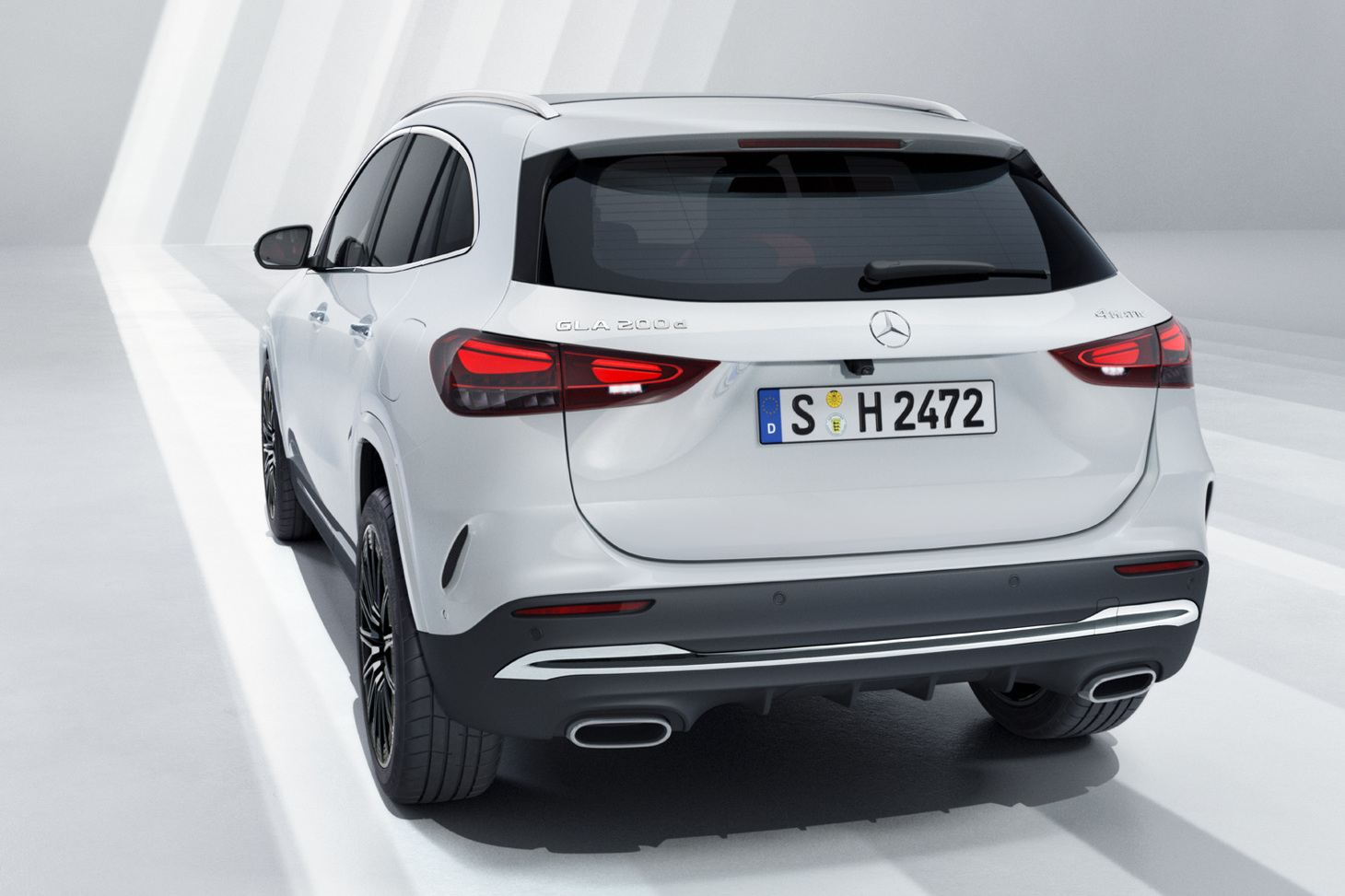 メルセデス・ベンツがコンパクトSUV「GLA」をマイナーチェンジ 【ニュース】 の画像10枚 - webCG