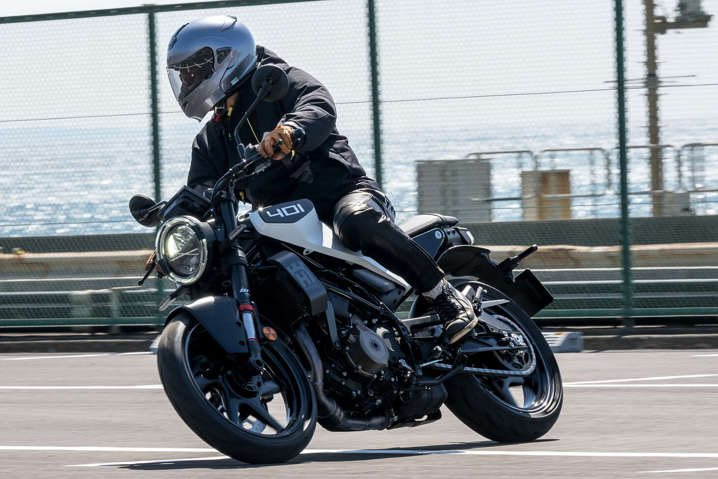 ハスクバーナ・ヴィットピレン401（6MT）／KTM 390デューク（6MT）／ハスクバーナ・スヴァルトピレン250（6MT）／トライアンフ・スピード400（6MT）【試乗記】 アンダー ...