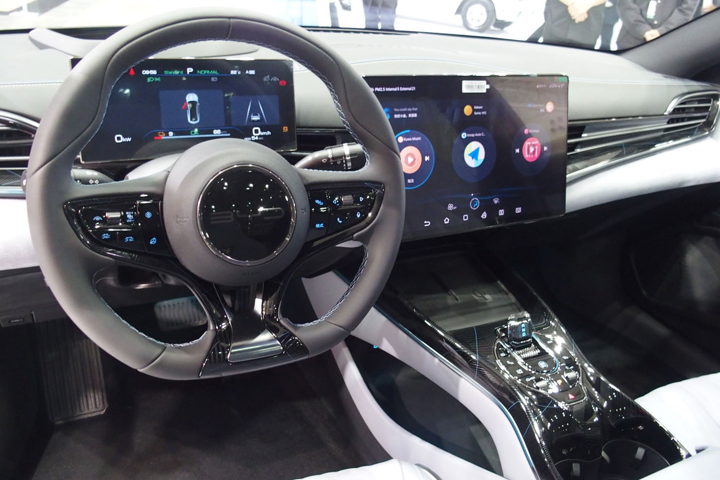 「オートモビル カウンシル2023」の会場から（BYD JAPAN） 内装・外装など43枚 【画像・写真】 - webCG