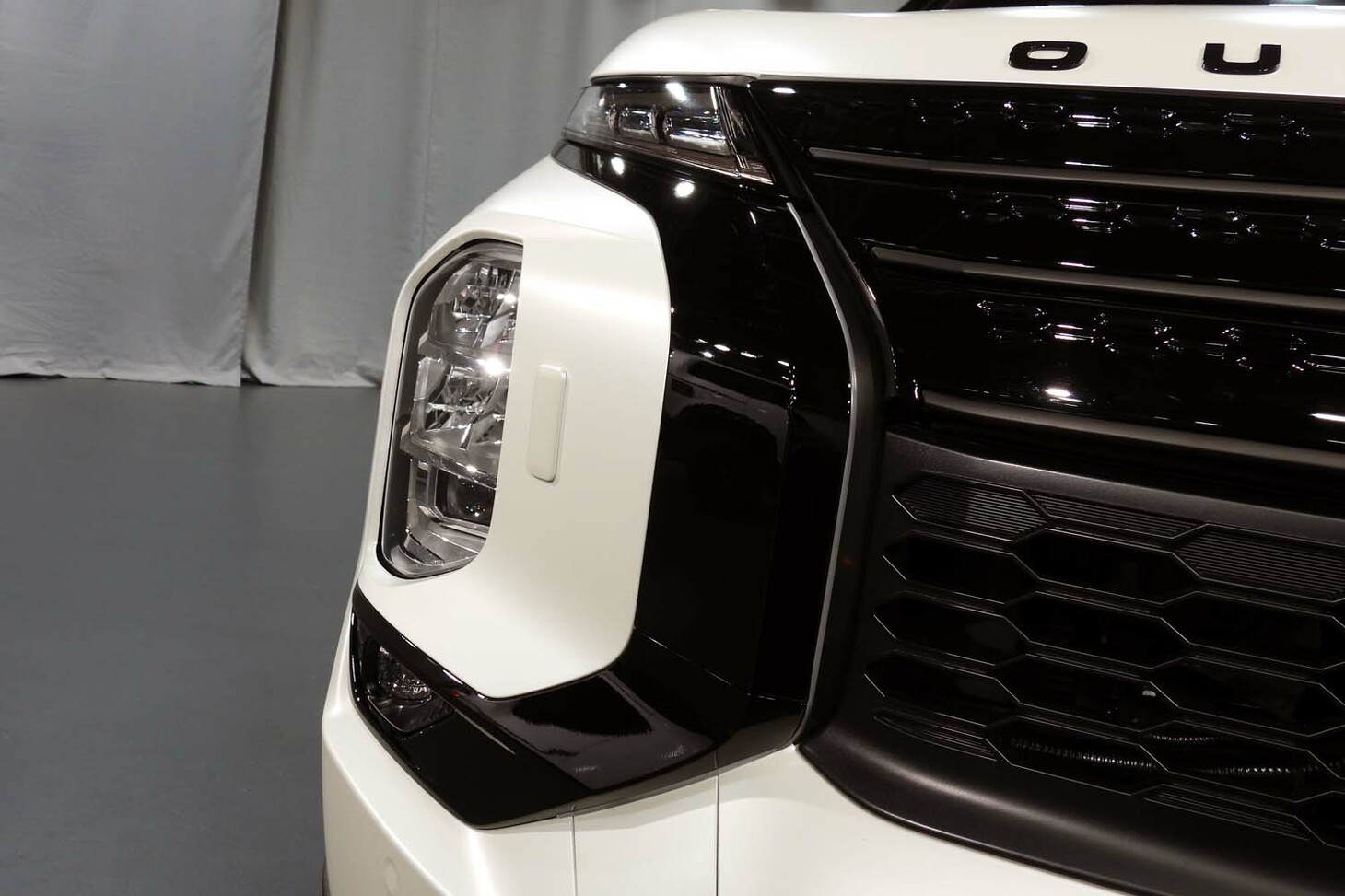 三菱アウトランダーPHEV ACTIVE FIELD（アクティブフィールド） 内装・外装など34枚 【画像・写真】 - webCG