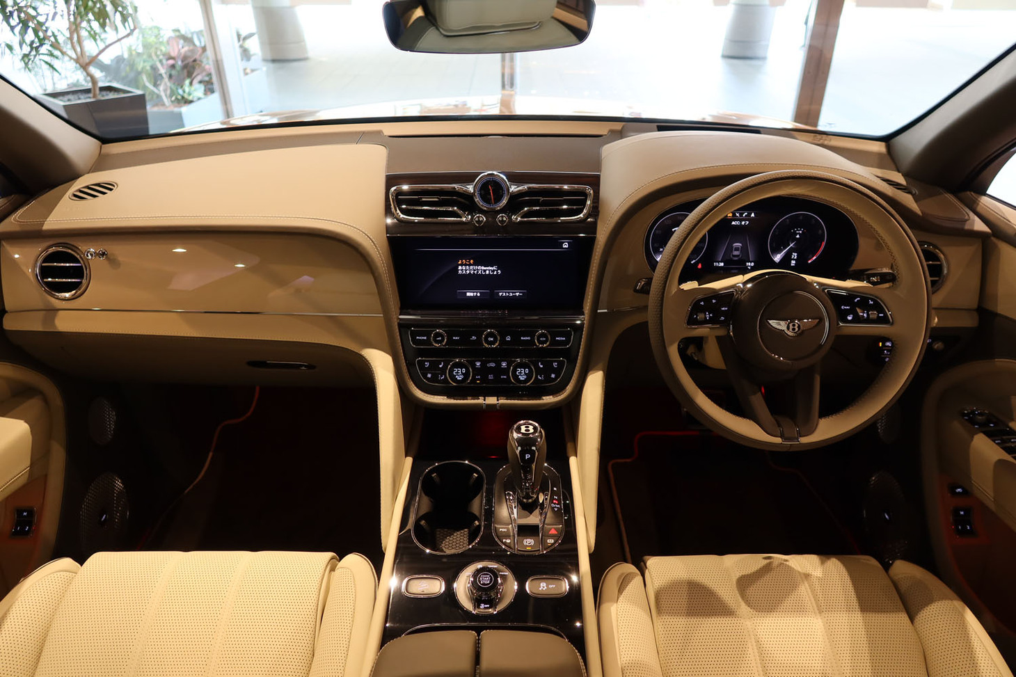 ベントレー・ベンテイガEWBアズール ファーストエディション 内装・外装など65枚 【画像・写真】 - webCG