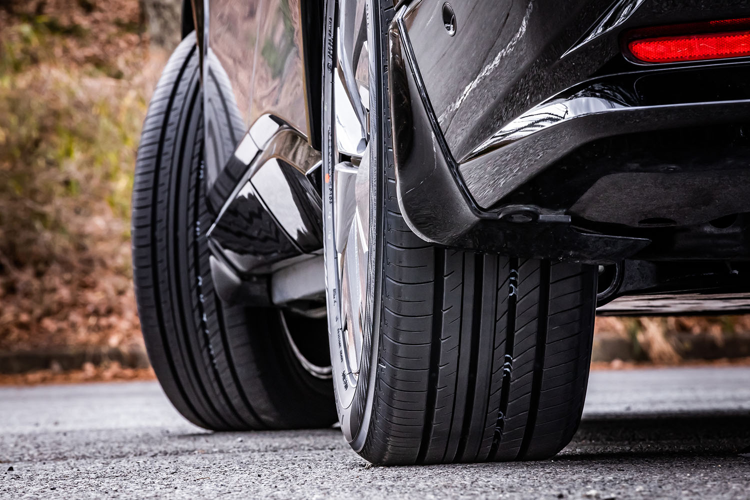 YOKOHAMA ADVAN dB V552でピュアEVの走りが際立つ 【2023 Spring webCGタイヤセレクション＜AD＞】 - webCG