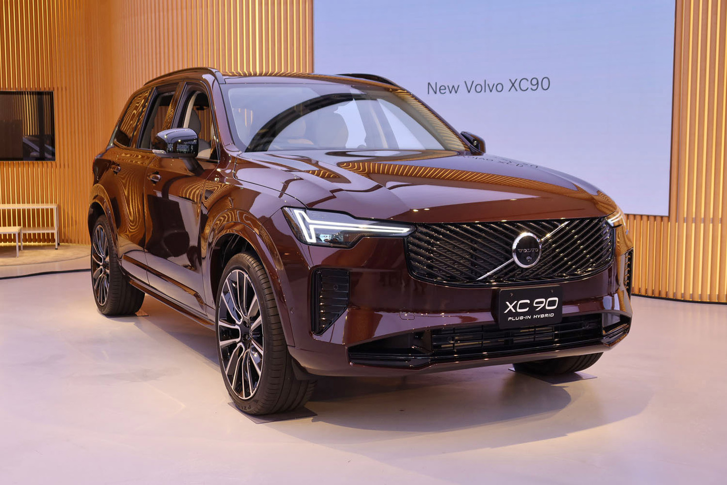 ボルボXC90 T8 AWDプラグインハイブリッド／XC90プラスB5 AWD 内装・外装など44枚 【画像・写真】 - webCG