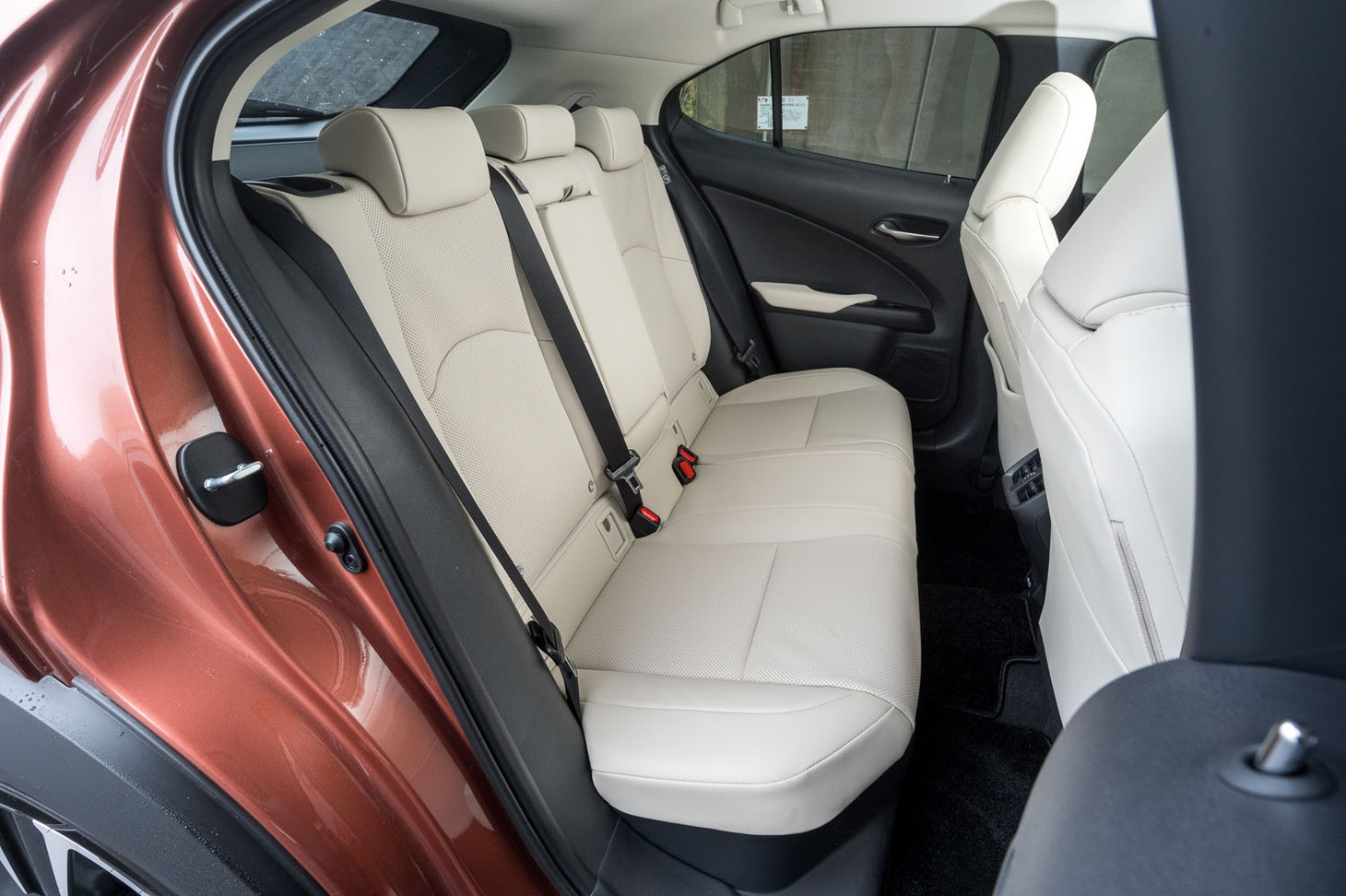 レクサスUX300h“バージョンL”（4WD/CVT）【試乗記】 の画像19枚 - webCG