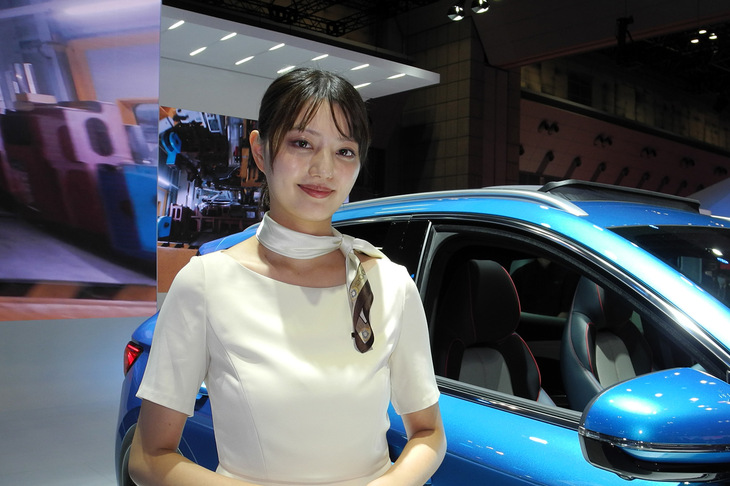 【ジャパンモビリティショー2023】コンパニオン（BYDブース） ビジュアル28枚 【画像・写真】 - webCG