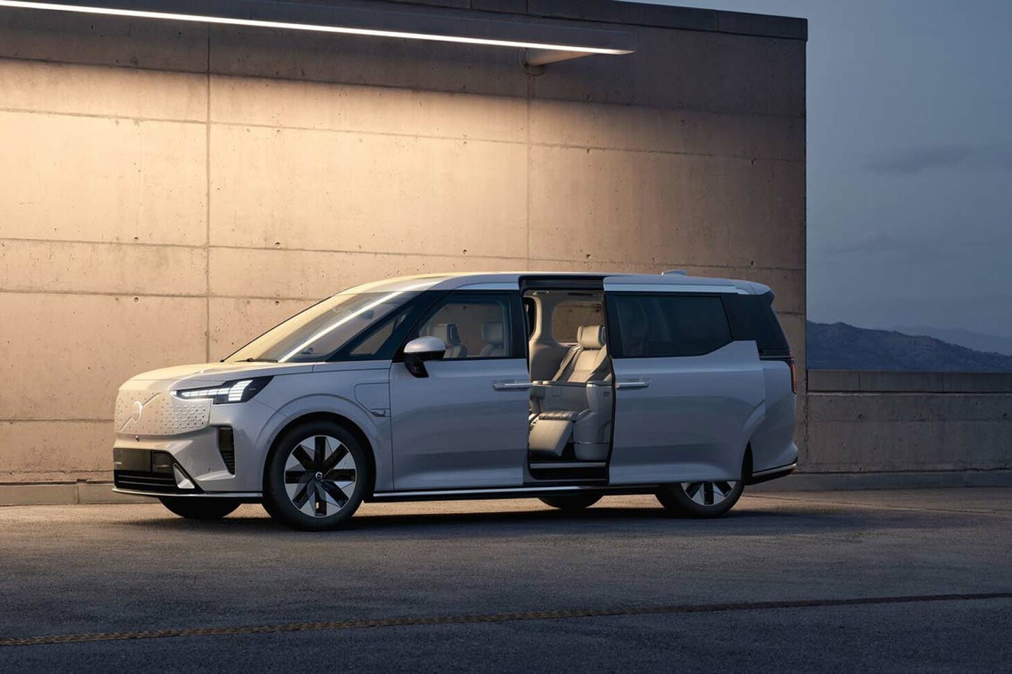 ボルボEM90 内装・外装など46枚 【画像・写真】 - webCG